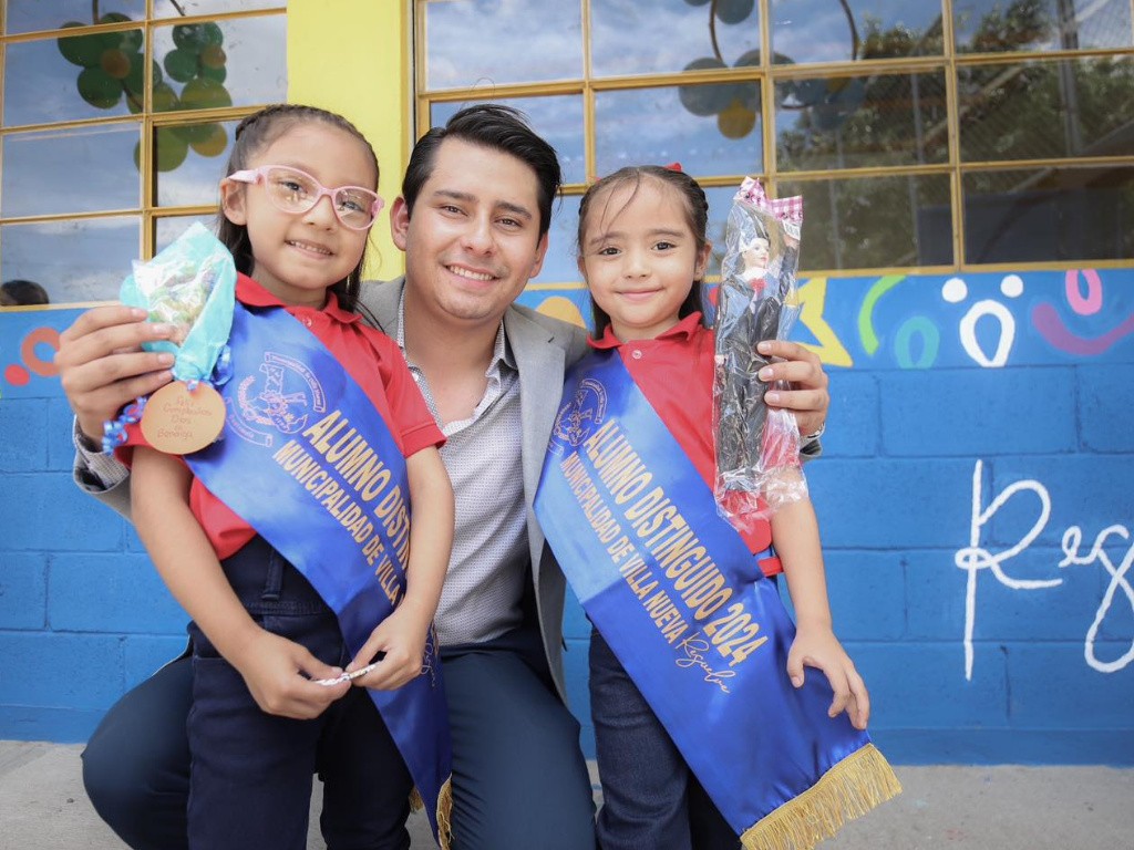 Alcalde entrega aulas en la Escuela Mario Alioto - Municipalidad de ...